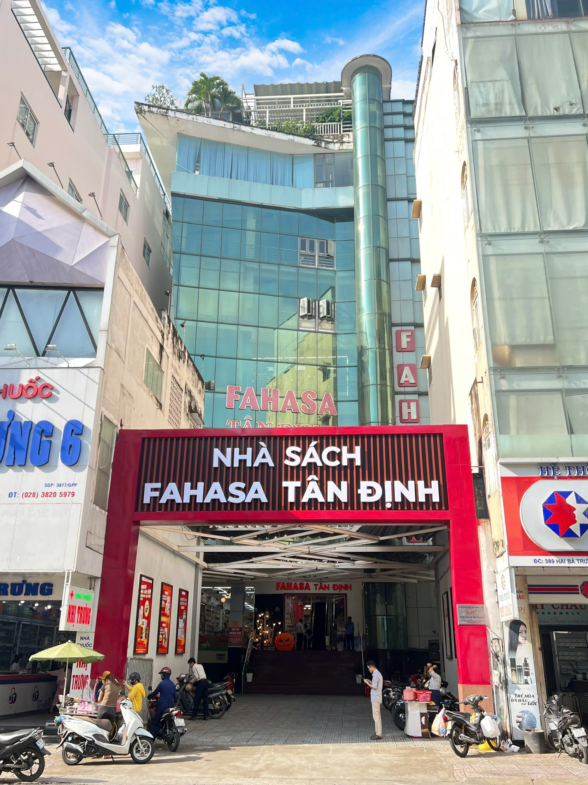 Top các nhà sách thông minh, hiện đại ba miền Bắc, Trung, Nam